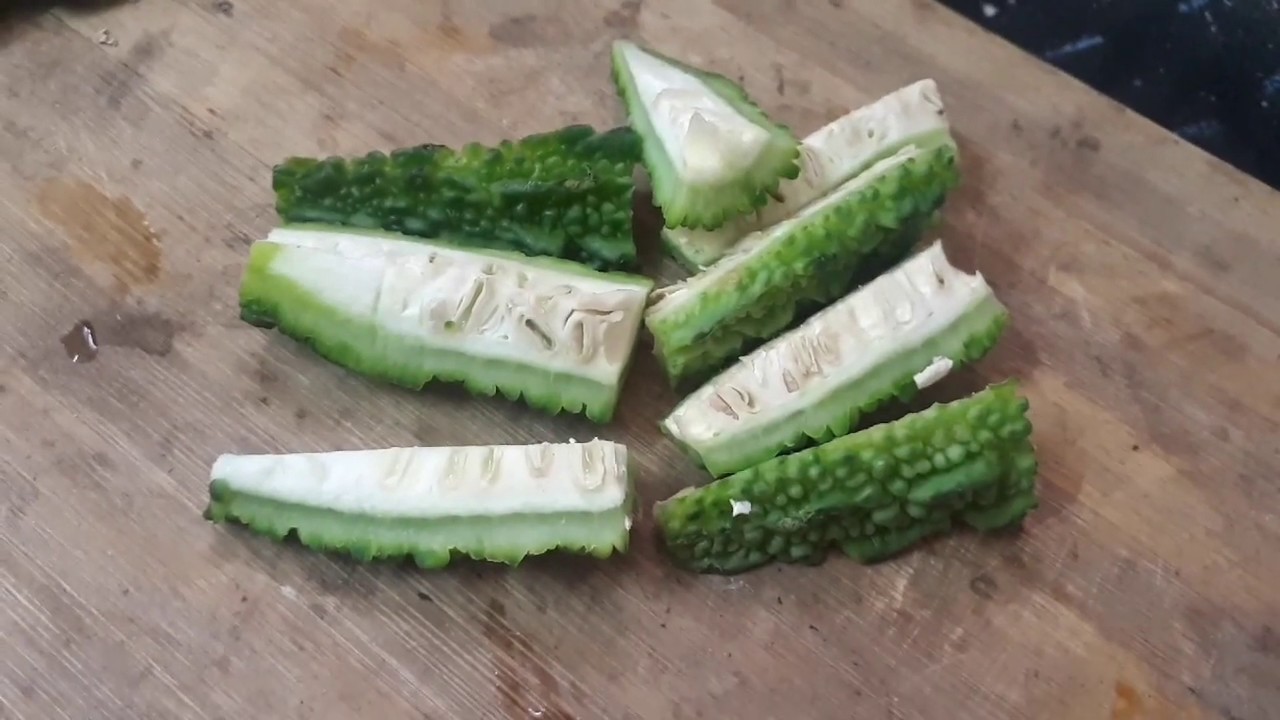 Pavakai Poriyal | Bitter gourd fries with no bitterness | கசப்பில்லாம ...