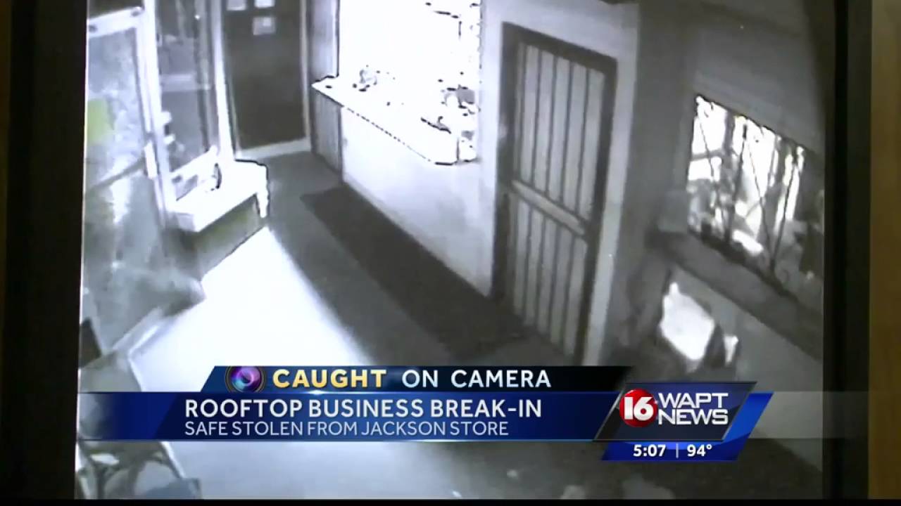Burglars go in through roof, steal safe - YouTube