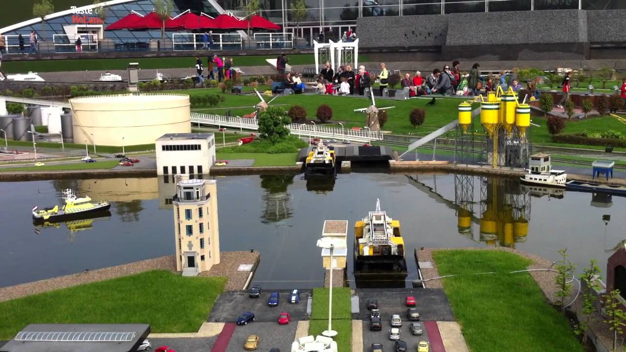 Mini ships at the mini port - YouTube