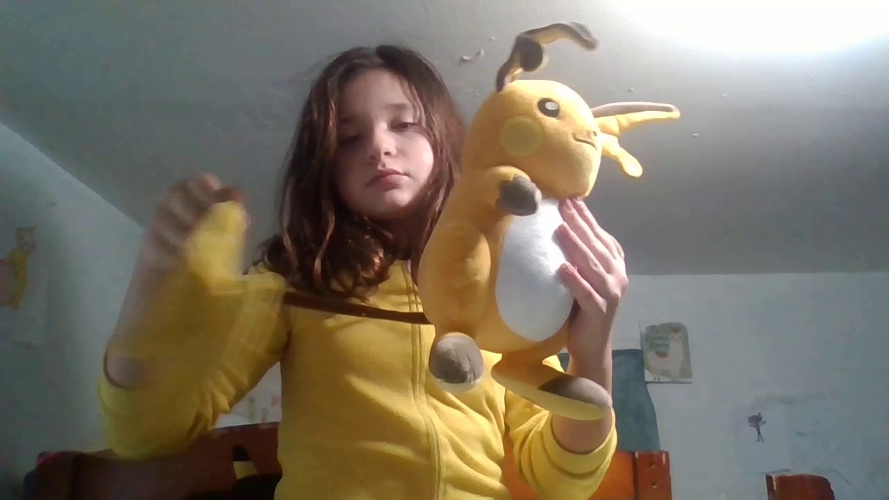 happy new year guys this a cringe video NOT THE POKEMON BOX THOUGH t-t ...