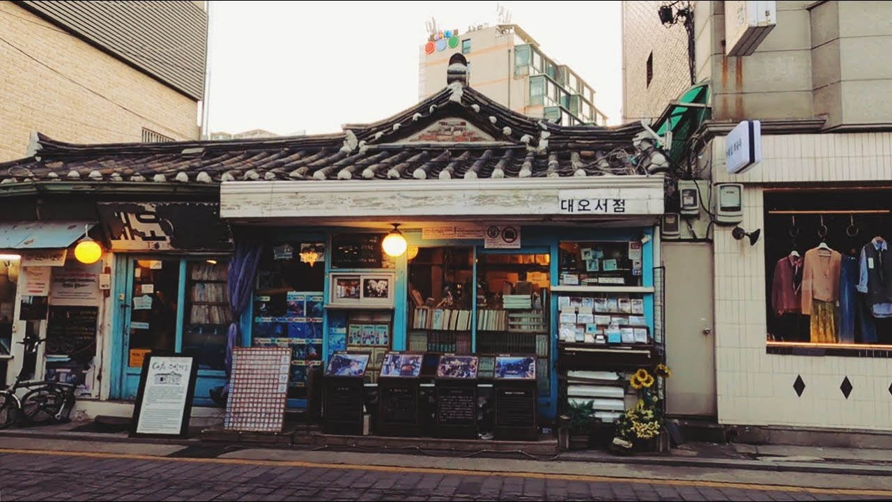 [4K] Seoul Walk - Alleys of Seochon Hanok Village - YouTube
