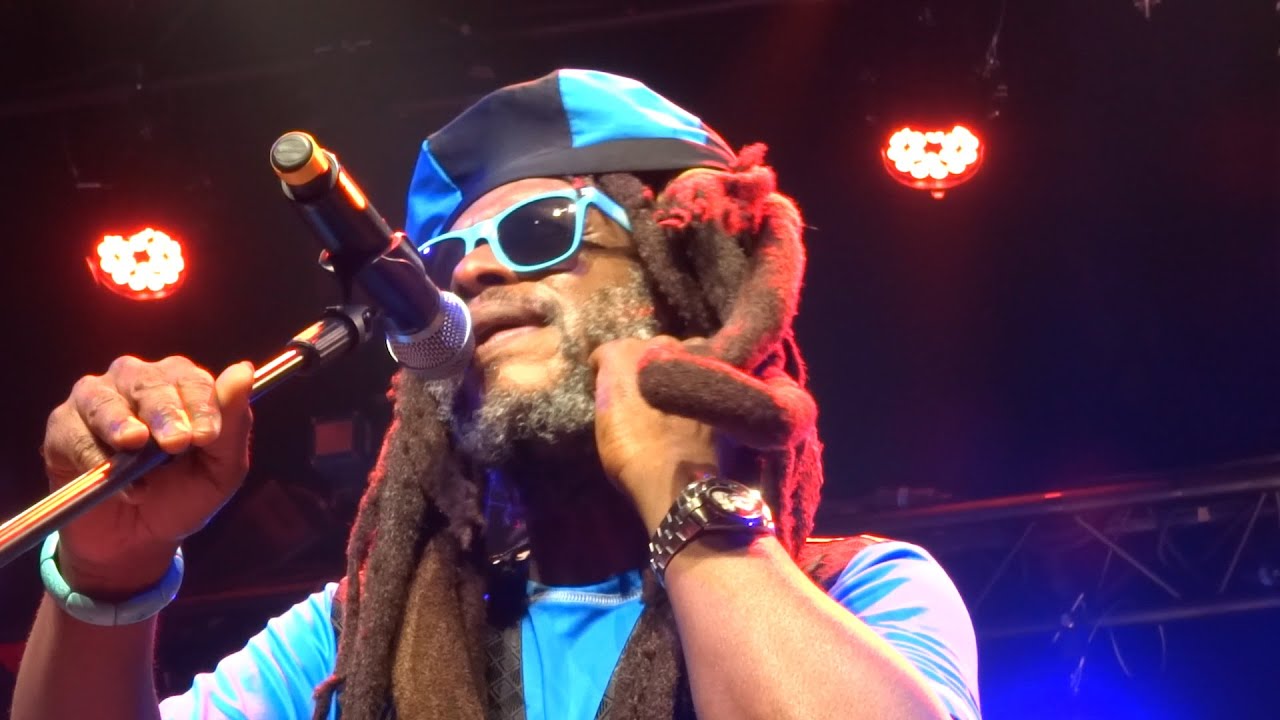 Steel Pulse - Steppin' Out - live in France 2015 - YouTube