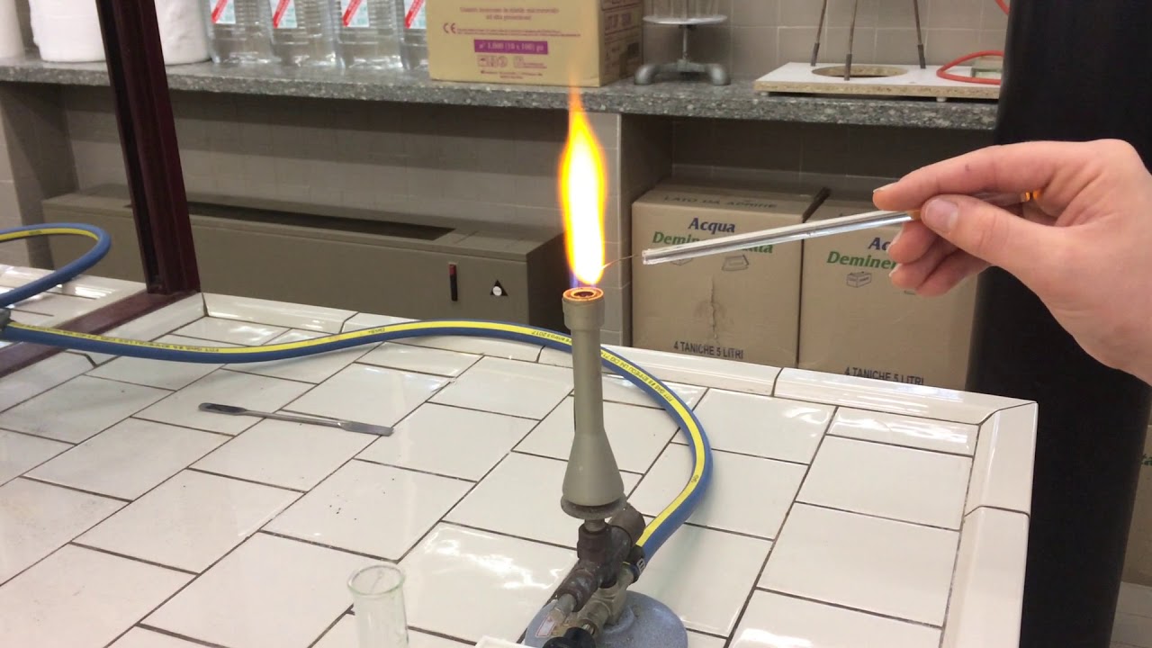 flame test sodium chloride - YouTube