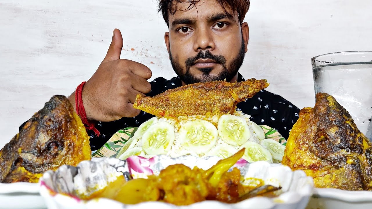 Eating Spicy Fish Head Curry, Fish Curry, Cauliflower Alu jhol With ...
