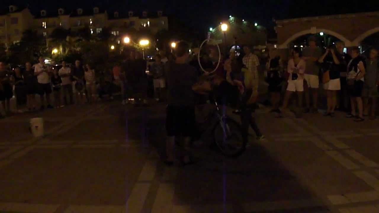 Crazy black man = amazing acrobatics - YouTube