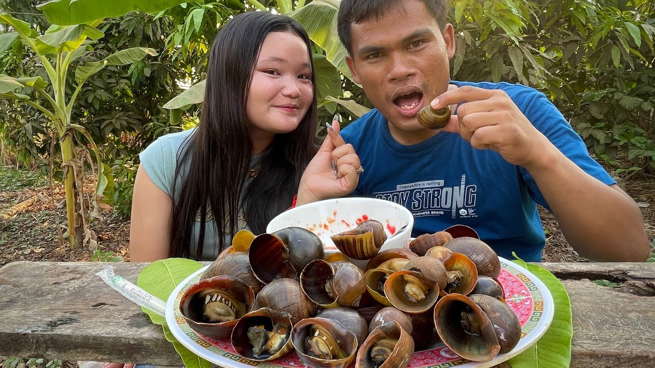 Big cherry snails Topped with a crunchy, spicy Bao Thao recipe Sauce - YouTube