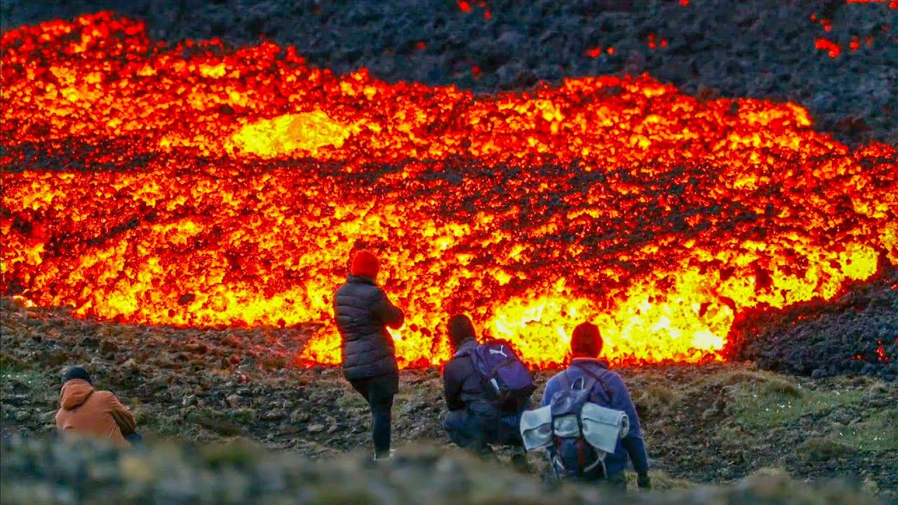 FAST FLOWING LAVA RIVERS BLOCKED THE MAIN PATH!!! - Iceland Volcano ...