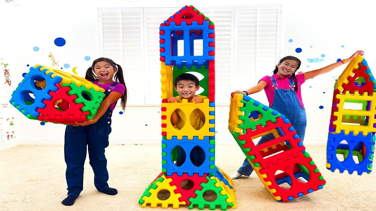 Jannie Emma & Eric Build a Rocket from Toy Blocks | Kids Learn about ...