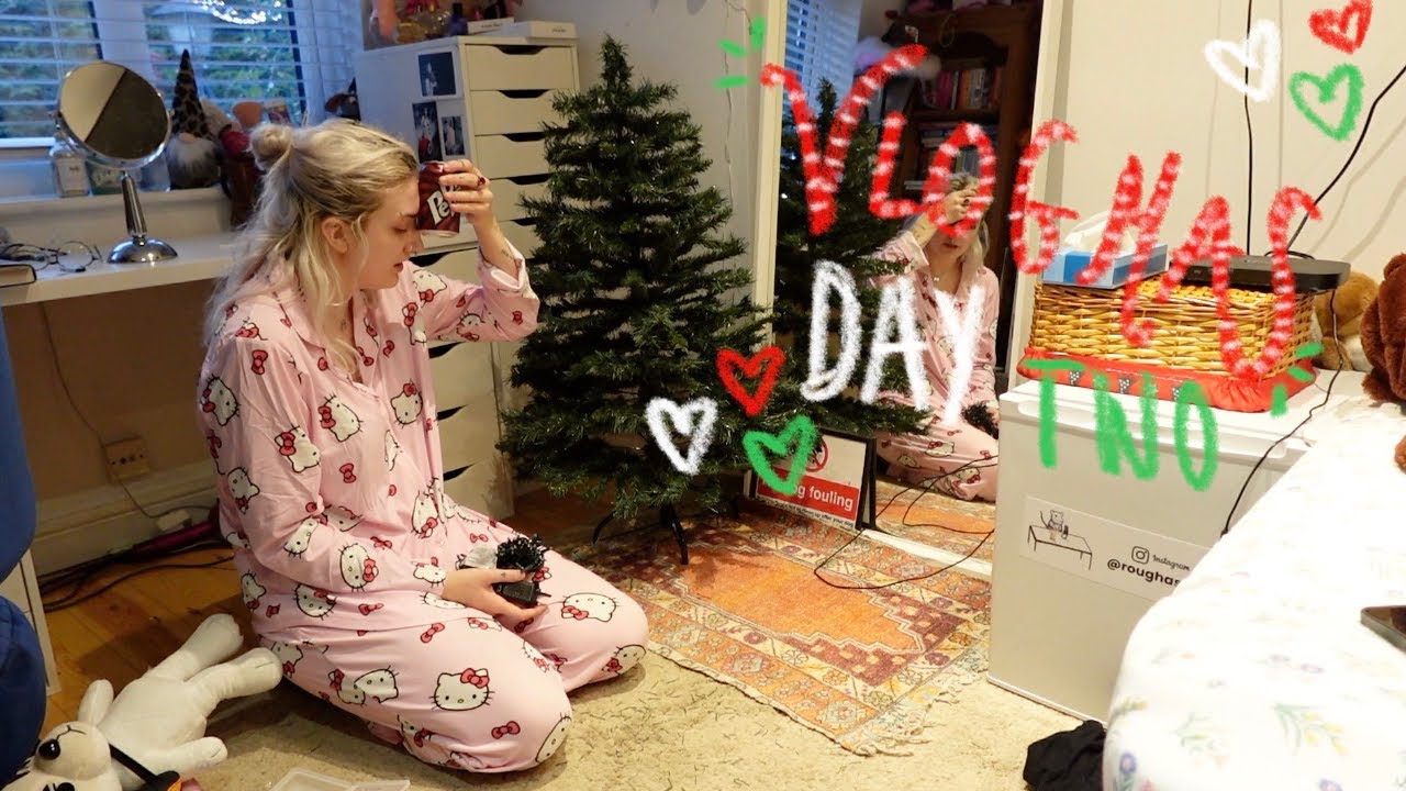 decorating for christmas | vlogmas day 2 - YouTube