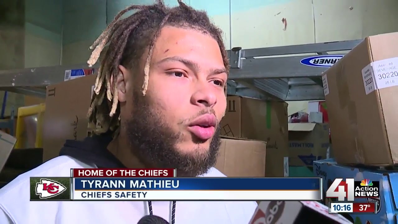 Tyrann Mathieu spreads X-mas cheer on day daughter is born - YouTube