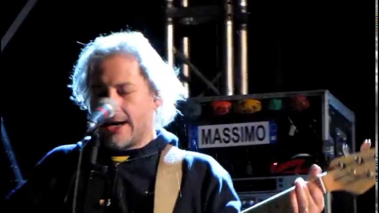 COSA CERCHI DA TE - I NOMADI con MASSIMO VECCHI - YouTube