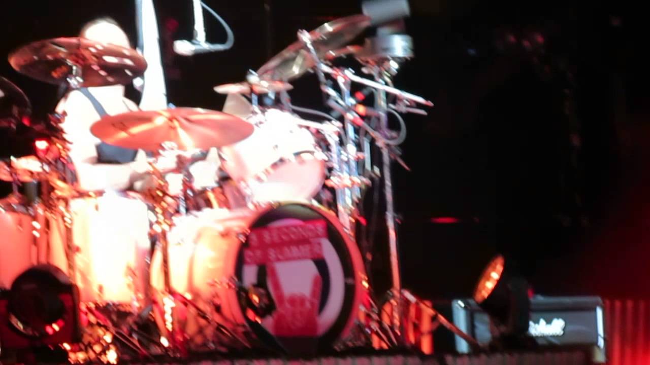 Disconnected- 5SOS Concord HD - YouTube