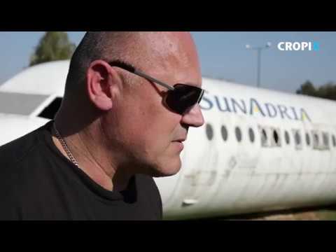 Stari putnicki avion Fokker F-100 na livadi u Strmecu Stubickom - YouTube