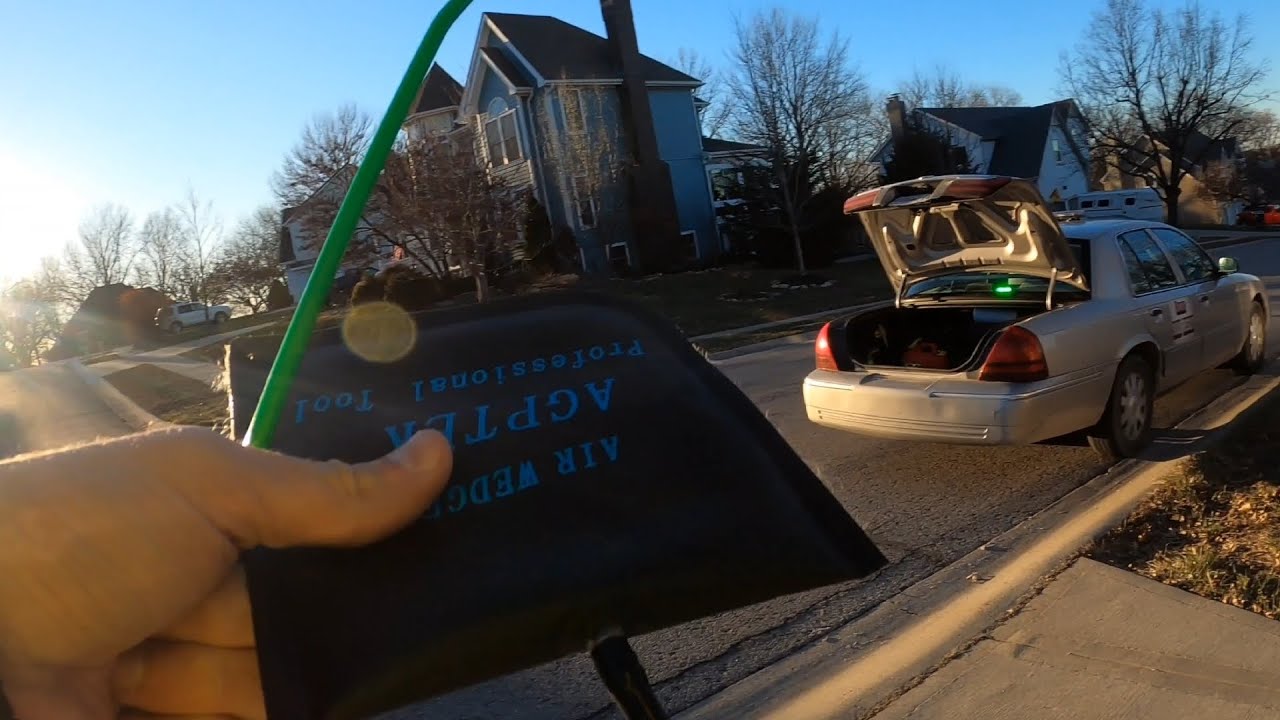 Simple lockout call (Roadside Assistance) - YouTube