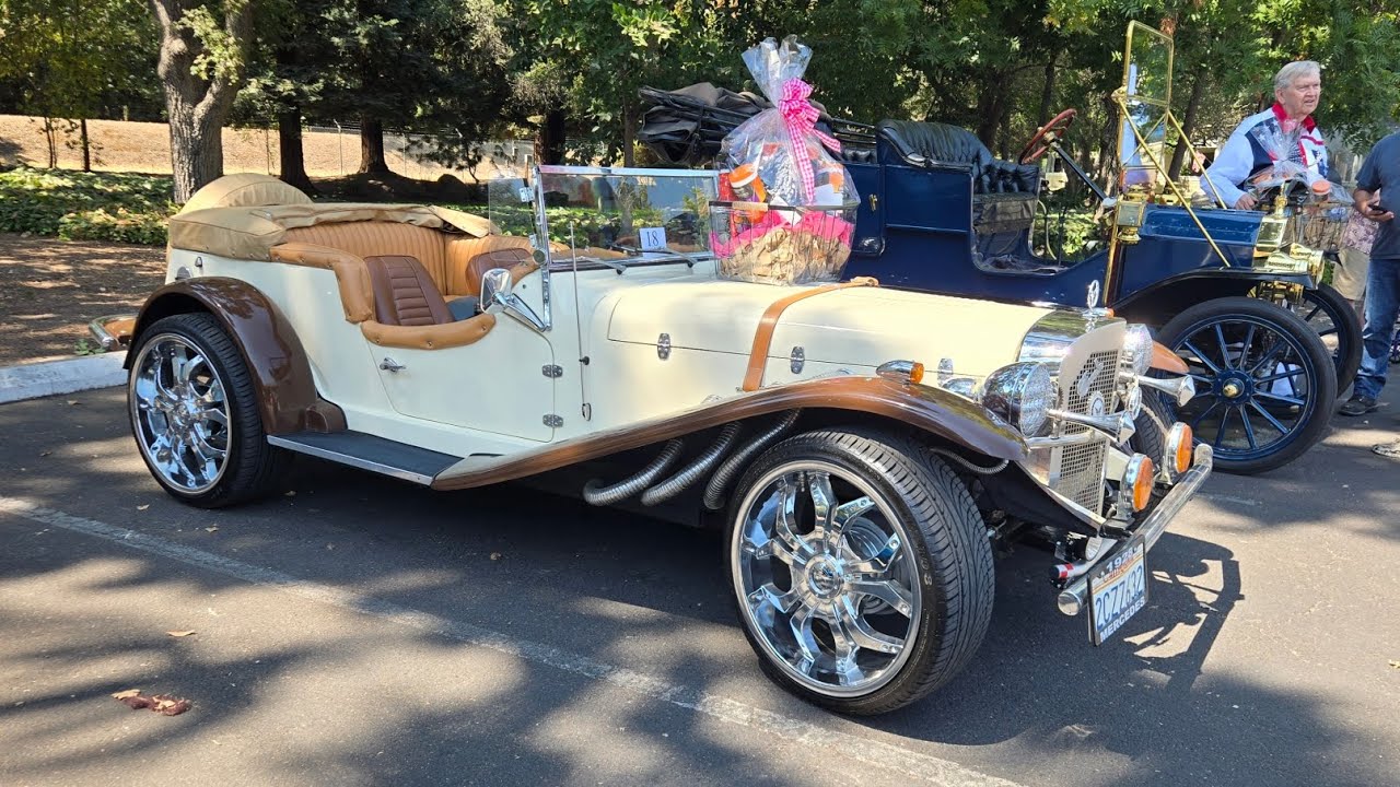 O'Connor Woods Retirement Community Parade 2025 - YouTube
