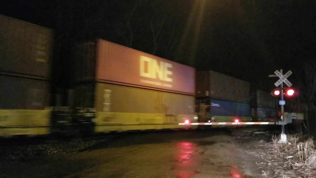 Norfolk Southern (NS 25A) With Foreign Power! Union Pacific 5815 With ...