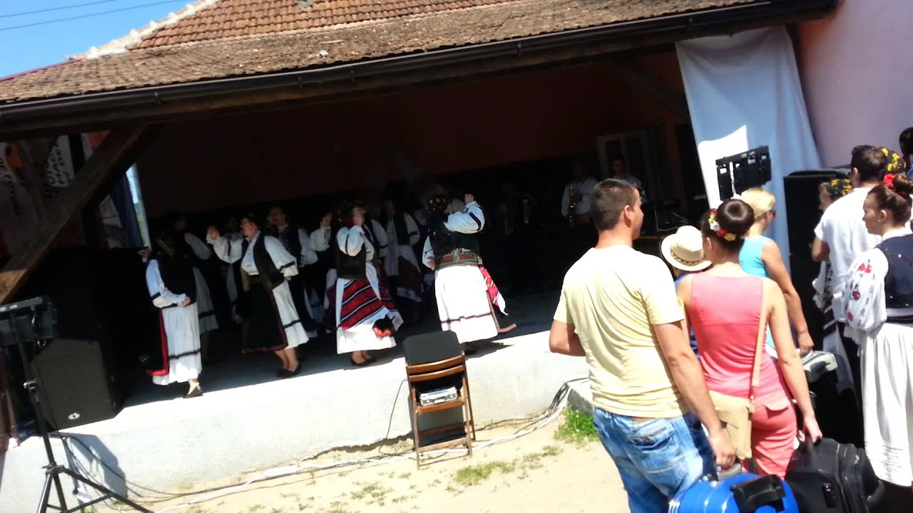 Muiereasca din Şeredeiu 2015 - YouTube