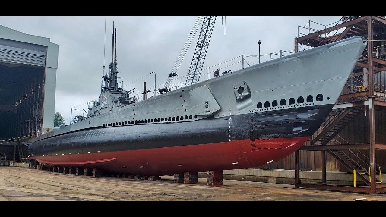 2023 dive under USS Cod - YouTube