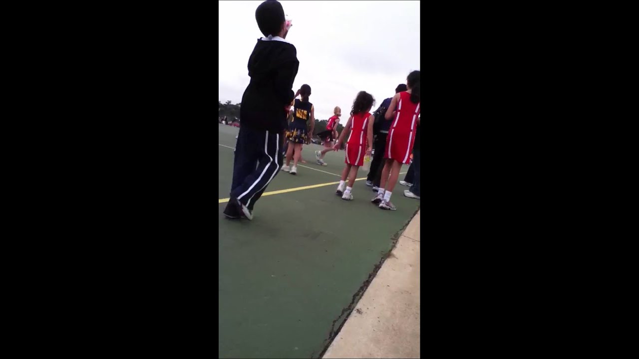 How to umpire at netball - YouTube