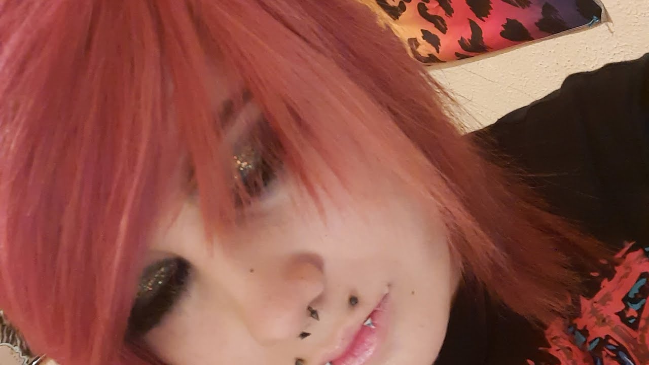 How i do my emo/scene makeup - YouTube