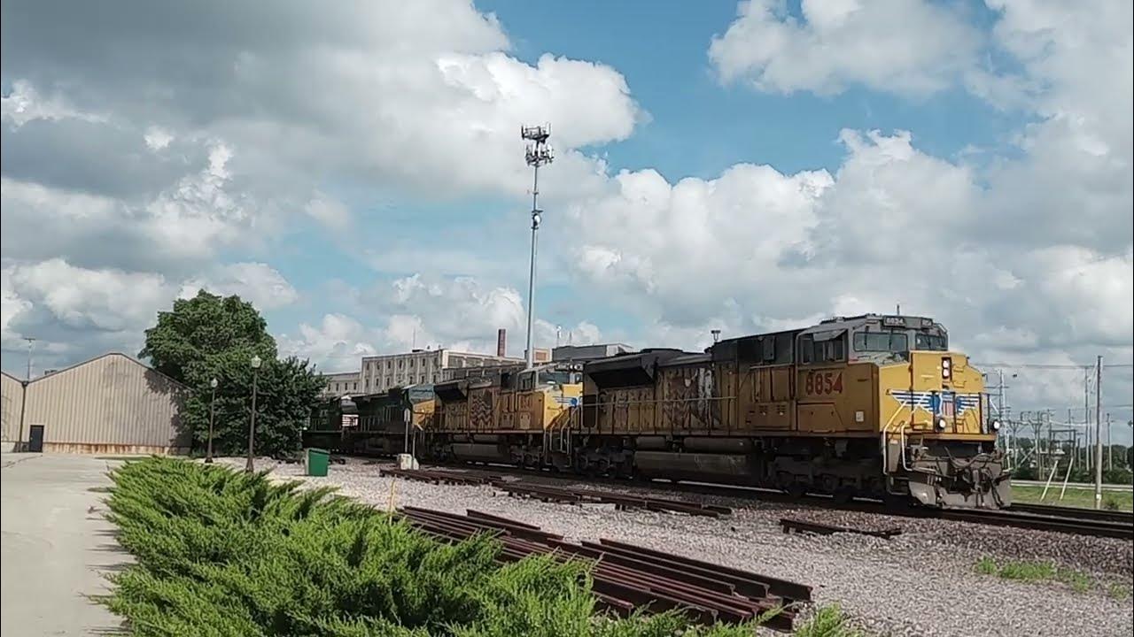 A NS, & A CSXT On ZG2BR-08 - YouTube