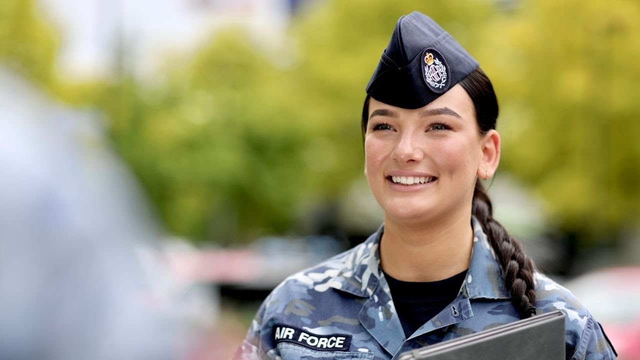 Share Your Heritage | Leading Aircraftwoman Alina O’Neill - YouTube