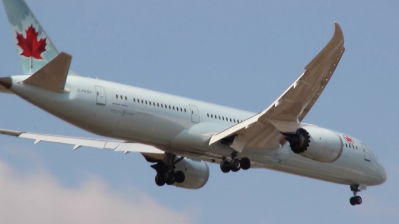 Gorgeous heavy air Canada Boeing 787-9 landing in Tel Aviv - YouTube