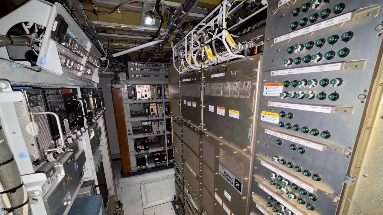 The Beating heart of an A350 (A350-1000 avionics bay) - YouTube