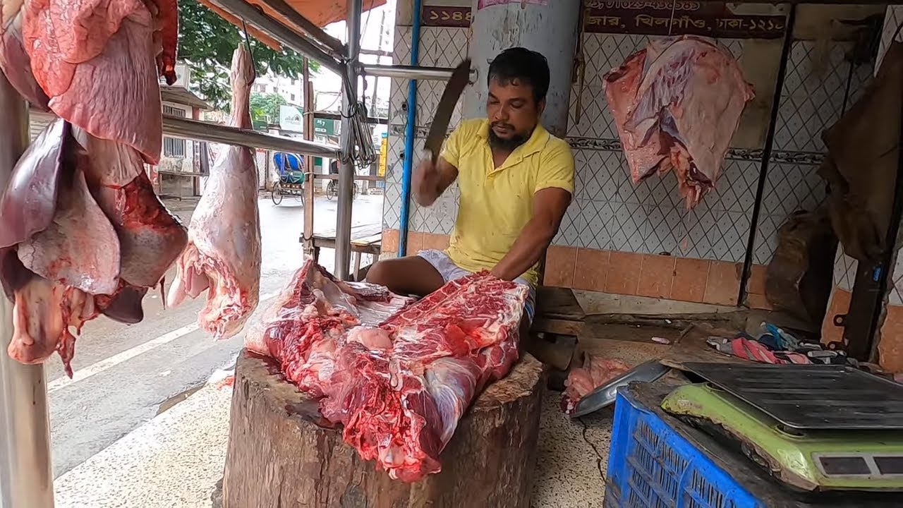 দেশি গরুর সিনার গোস্ত কাটিং || Fresh Cow Meat Cutting Video || Roadside ...
