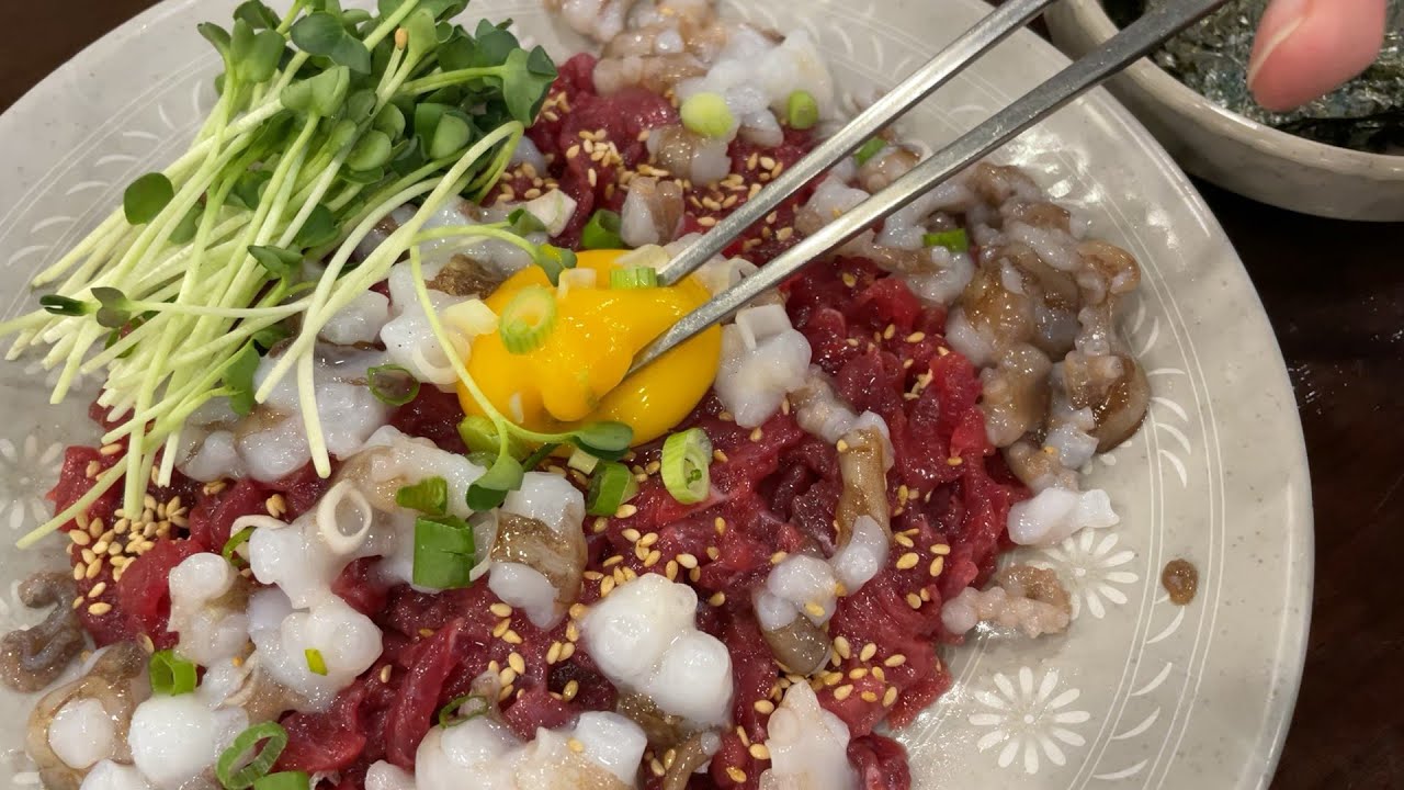미슐랭 빕구르망 60년 넘은 육회, 낙지탕탕이 광장시장 맛집 / Beef Tartare, Live octopus / Korean ...