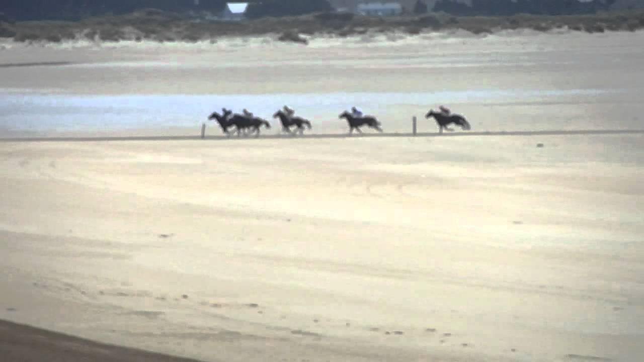 Horse racing on the beach in Gaoth Saile, County Mayo, Ireland - YouTube