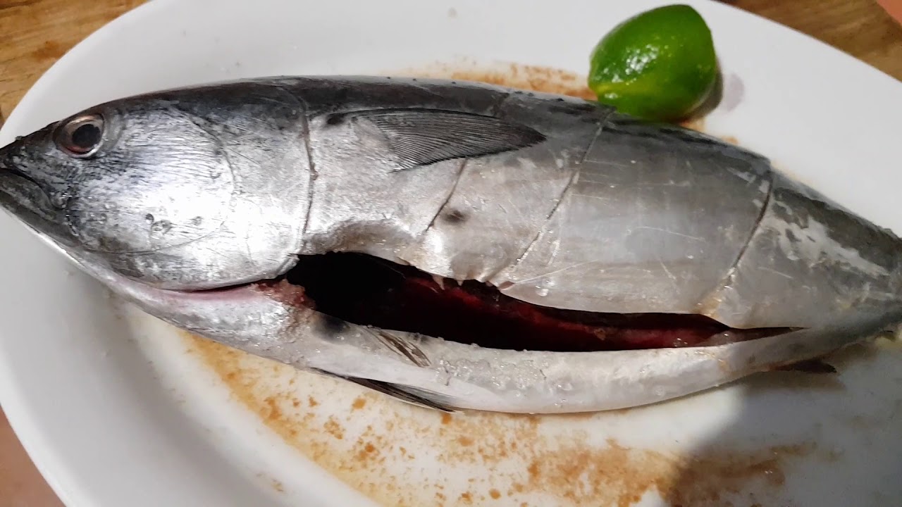 Sugba isda tulingan, grilling tuna, pandemic gardening update. - YouTube