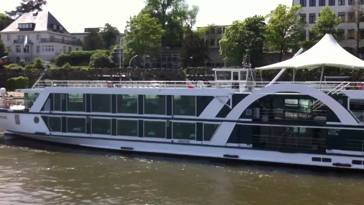MS Amadeus Diamond liegt in Bonn. - YouTube