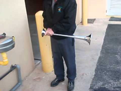 Grover 1510 Stuttertone Emergency Horn - YouTube