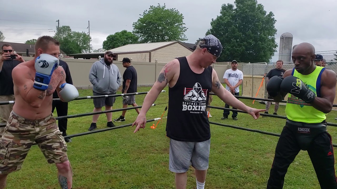 STREETBEEFS SPONGEBOB VS BOSS WILSON BOXING - YouTube