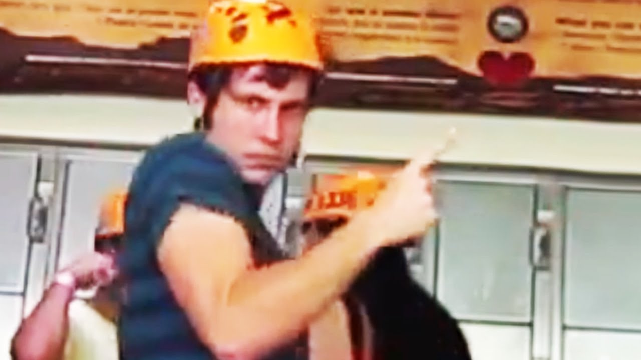TOBUSCUS DANCES IN LOCKER ROOM - YouTube