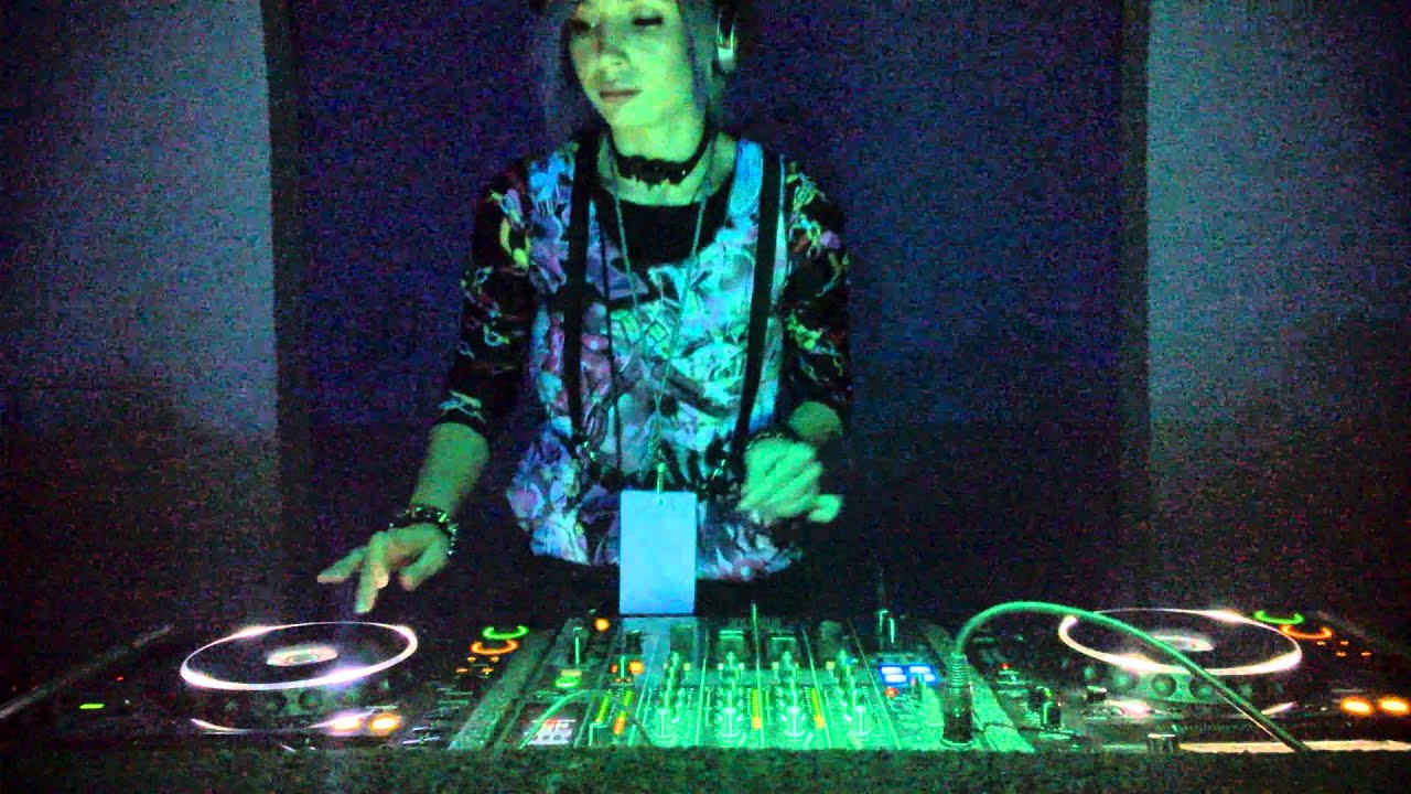 Marika Rossa - Nógrádsáp Tsz Club 2014-12-13 Techno Party - YouTube