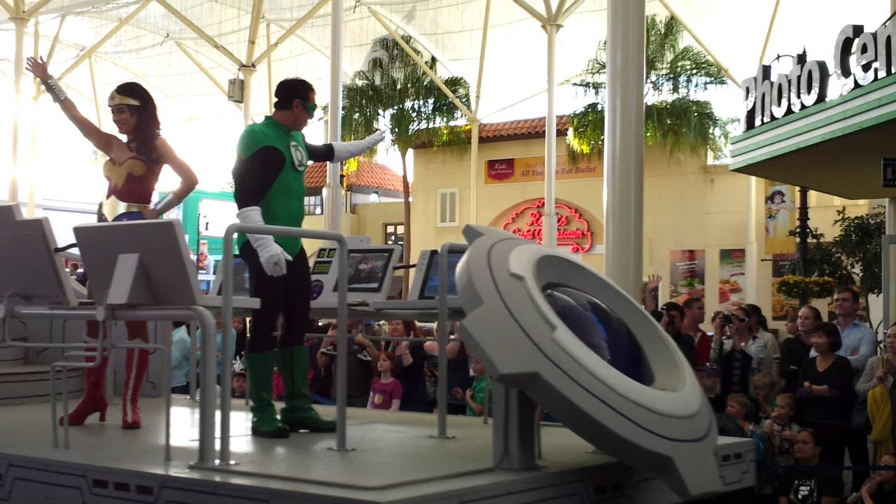 Movie World All Star Parade - YouTube