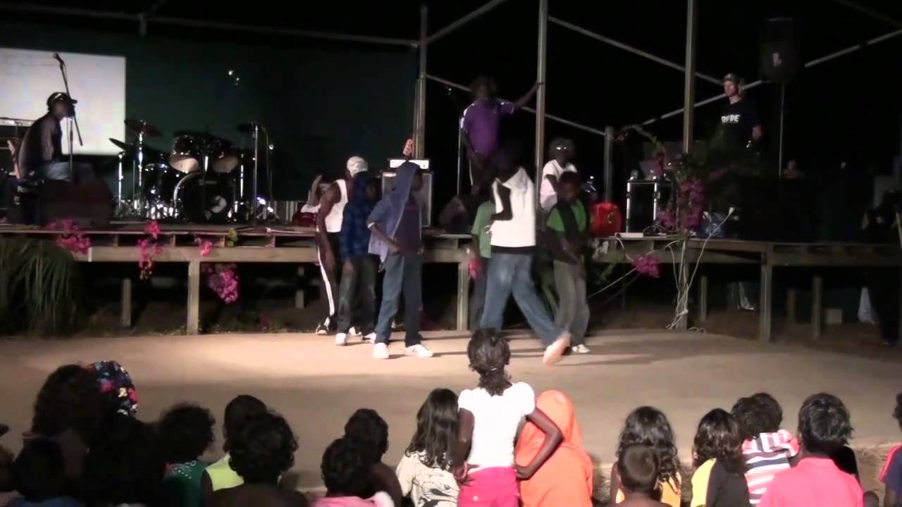 Ramingining Festival 2010 - Ramo Troop - YouTube