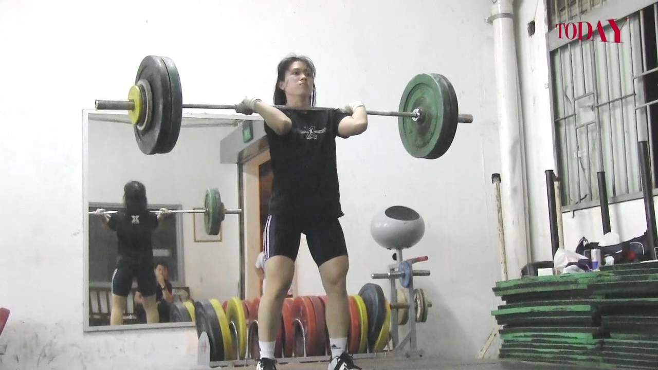 Helena Wong: Singapore's First Female Olympic Weightlifter - YouTube