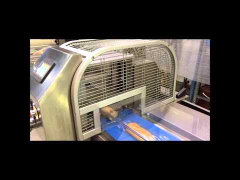Flowpack machine IPS FAR-E for demi-baguette - YouTube
