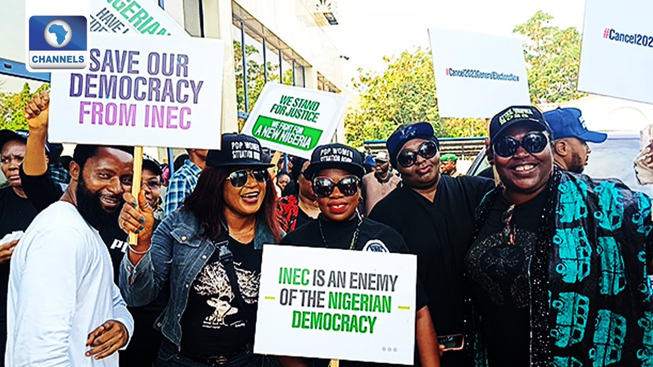 Black Uniform Protest, Thank You March | Lunchtime Politics - YouTube