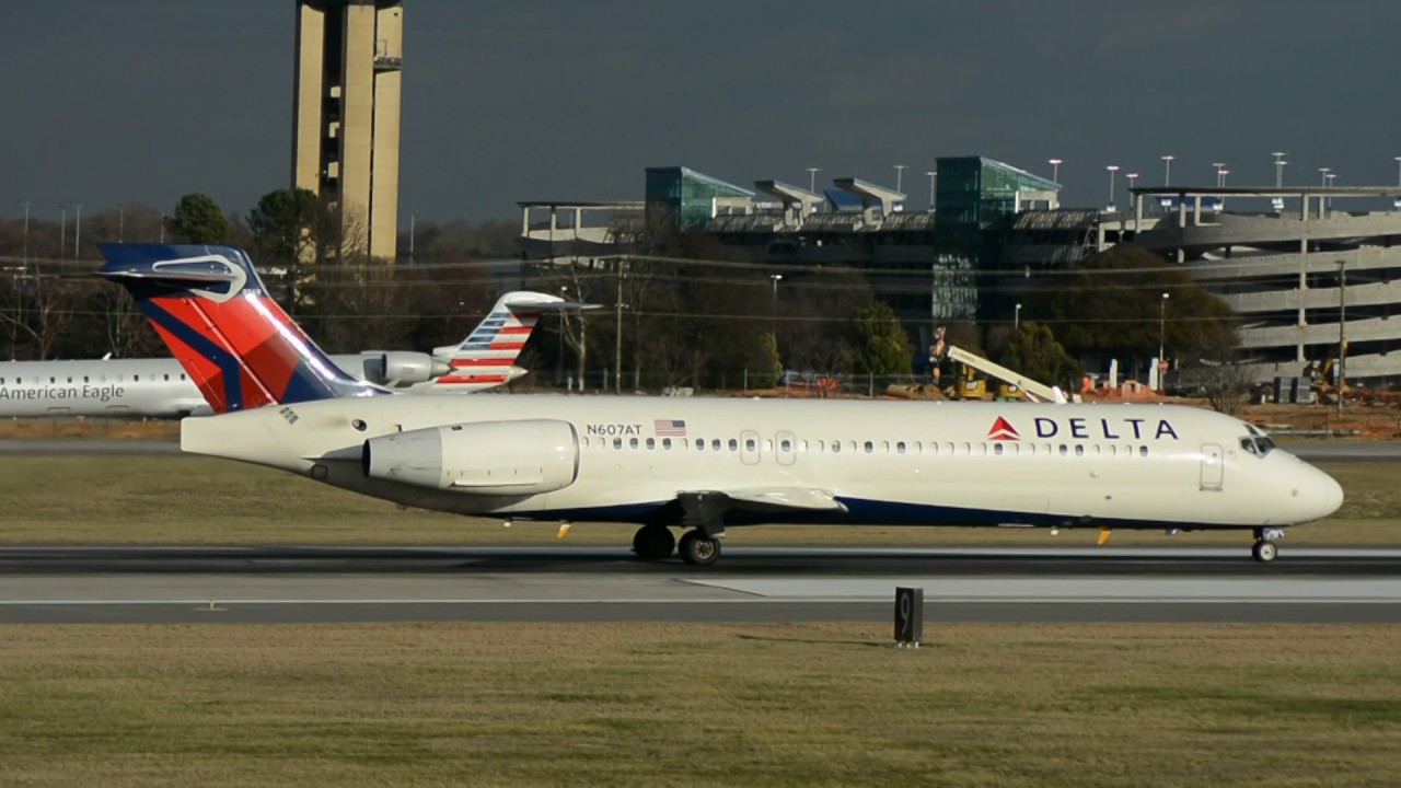 Delta Airlines Boeing 717-231 [N607AT] Takeoff Charlotte CLT - YouTube