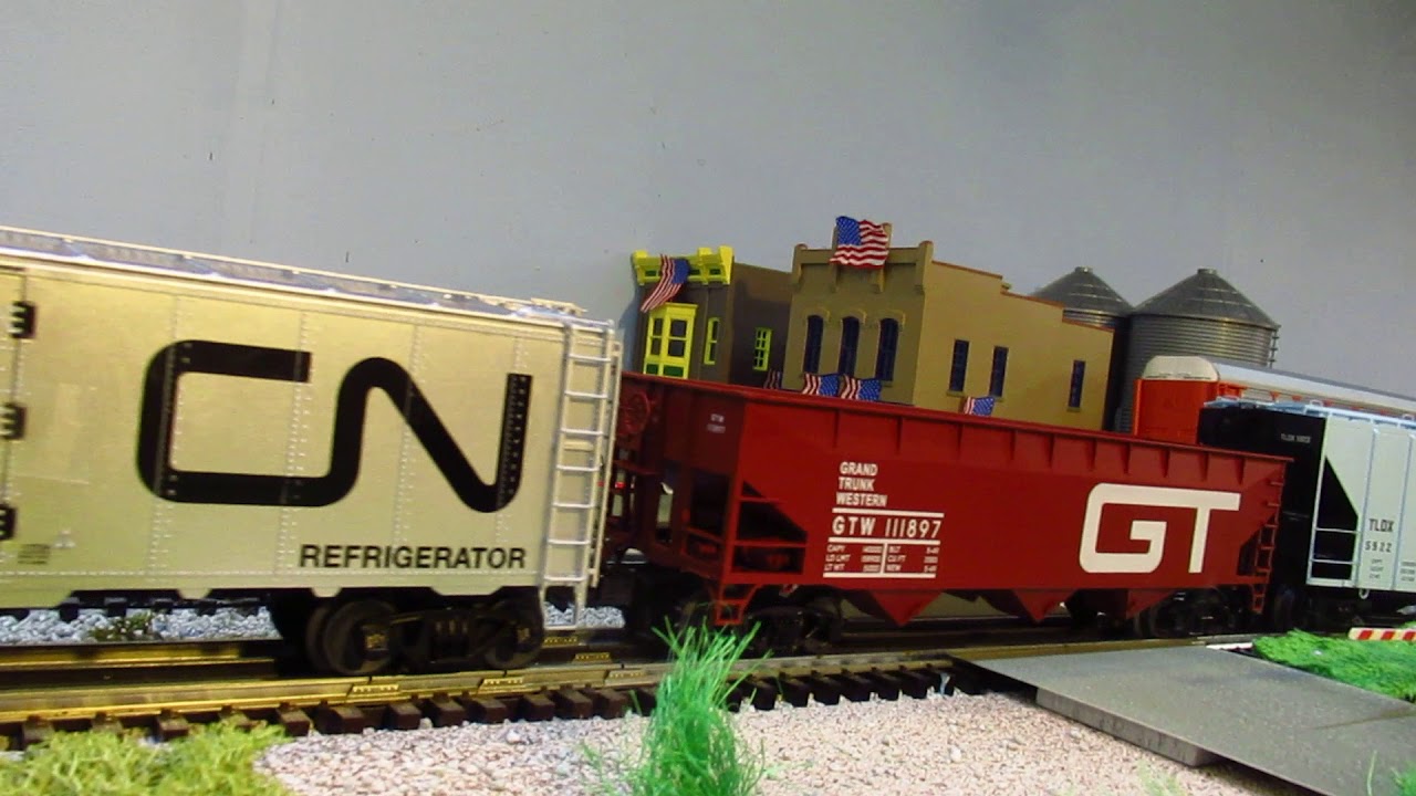 O scale Grand Trunk Western GP9 diesel loco model pulling O scale GTW ...