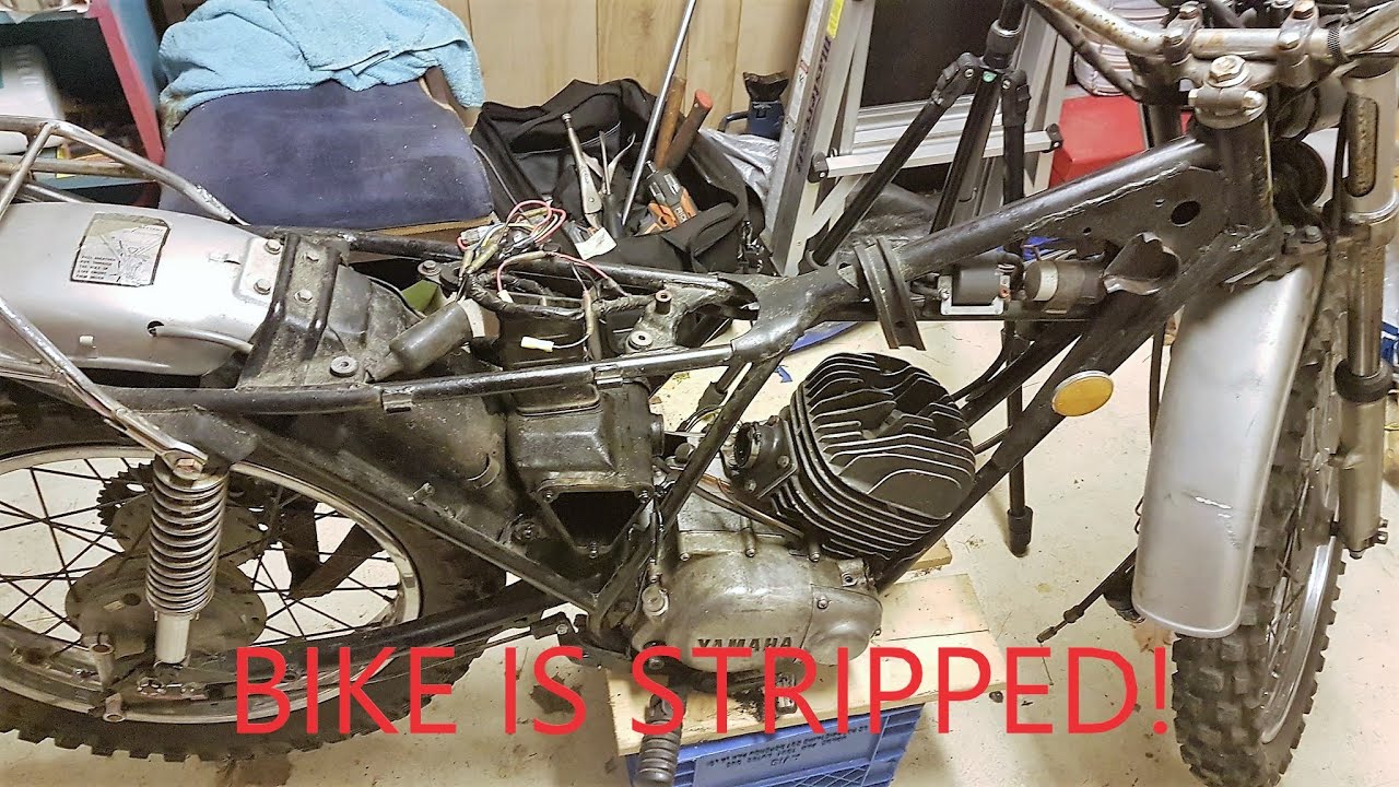 1974 Yamaha DT175 Project - Starting to strip the bike - YouTube