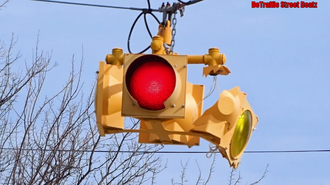 Broken Flashing Red & Yellow Beacon Traffic Lights | Medbury ...