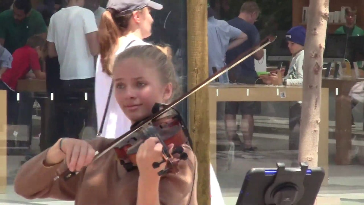 Beautiful young violinists, playing on the street.. - YouTube