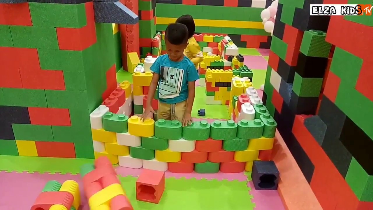 Bermain LEGO di Mall - YouTube