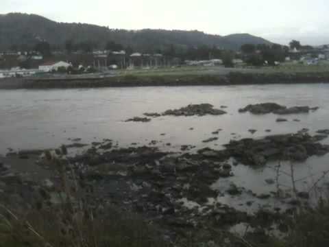 Brookings oregon tsunami surge - YouTube