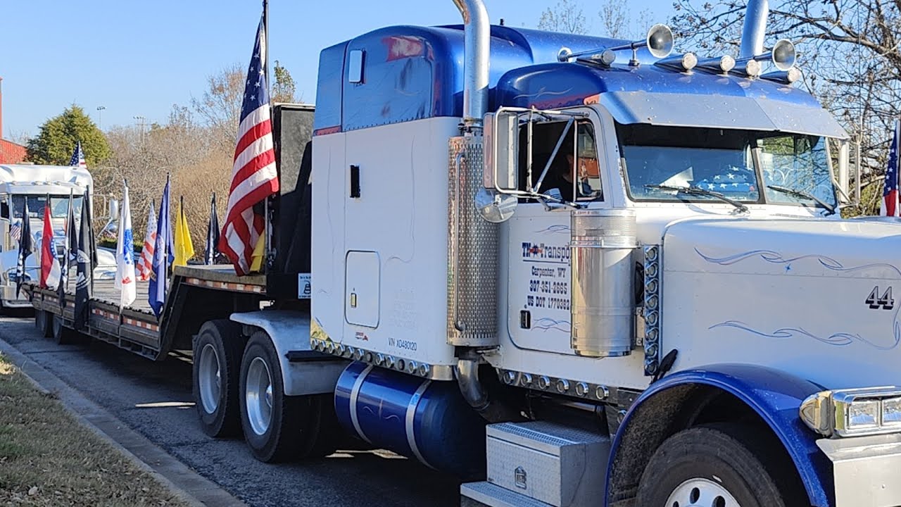 Convoy Of Honor! We Got Ourselves A Convoy In Branson - YouTube